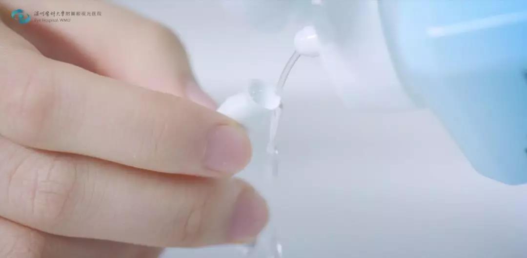 小助手攻略丨超详细OK镜、RGP隐形眼镜摘镜视频来了！ - 目立康Menicon（美尼康）官网